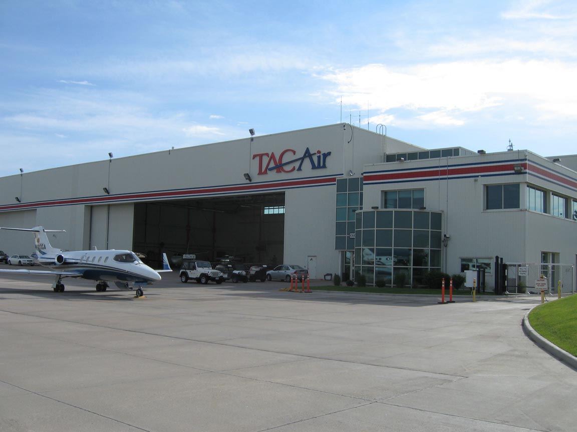 Locations Hub - Centennial Airport - Denver Jet Center